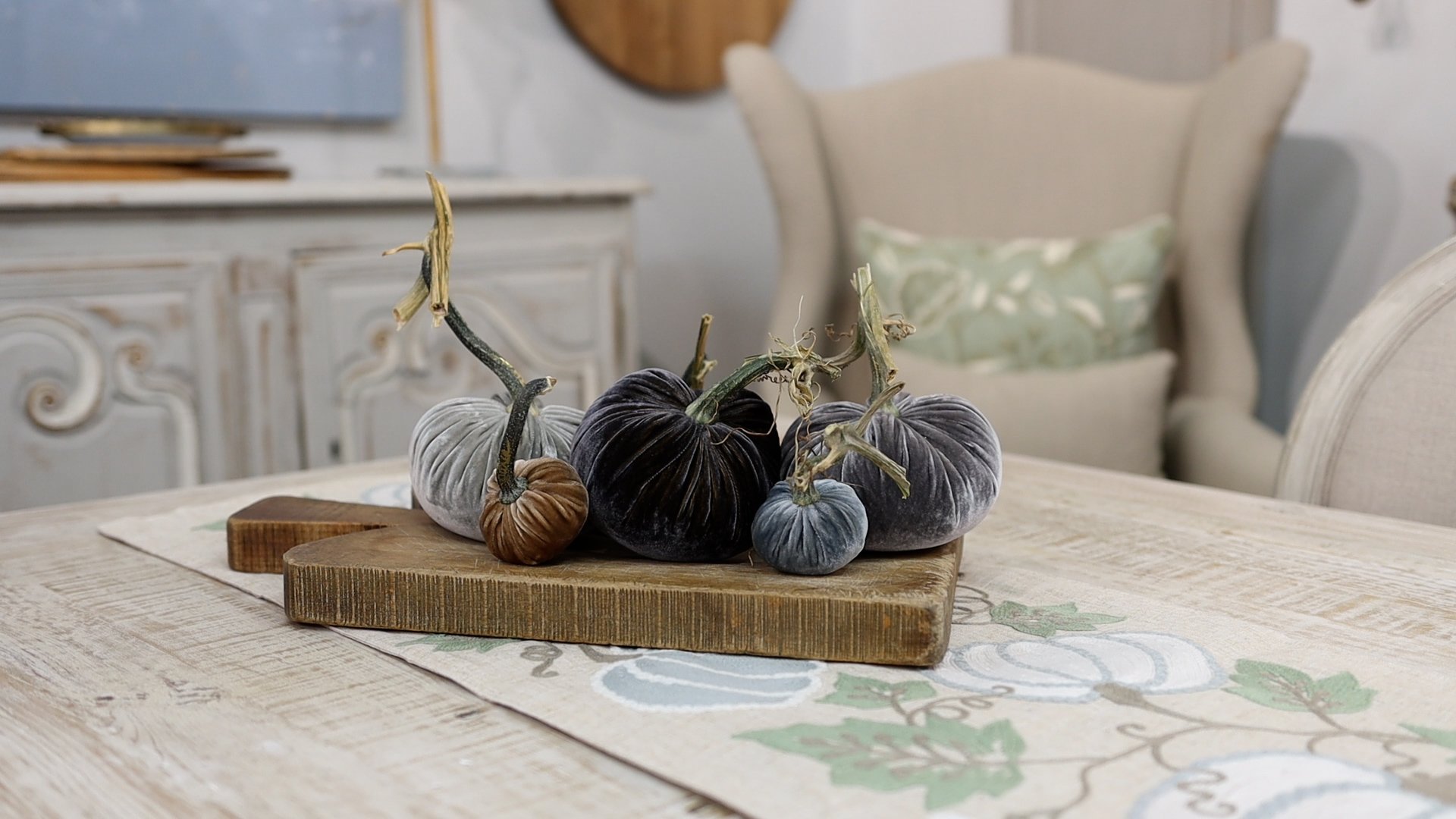 Farmhouse Fall Decor | 3 Simple Ways to Style a Home With Pumpkins ...